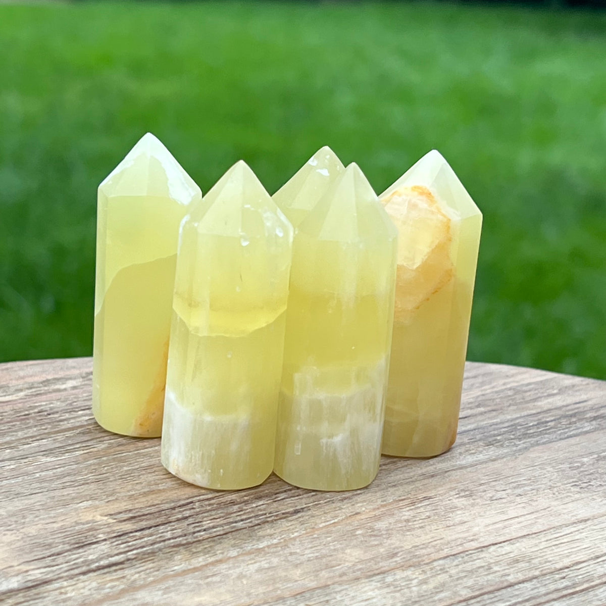 Lime calcite obelisk 6-7 cm – DRUZY